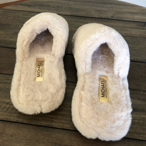 Michael Kors | Shoes | Michael Kors Alexis Closed Toe Faux Fur Slippers ...